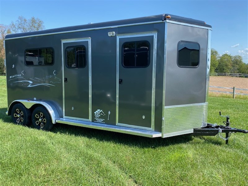 2023 Homesteader 2 horse straight load