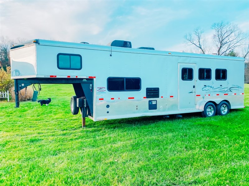 2015 Homesteader Stallion 3 horse 10'LQ