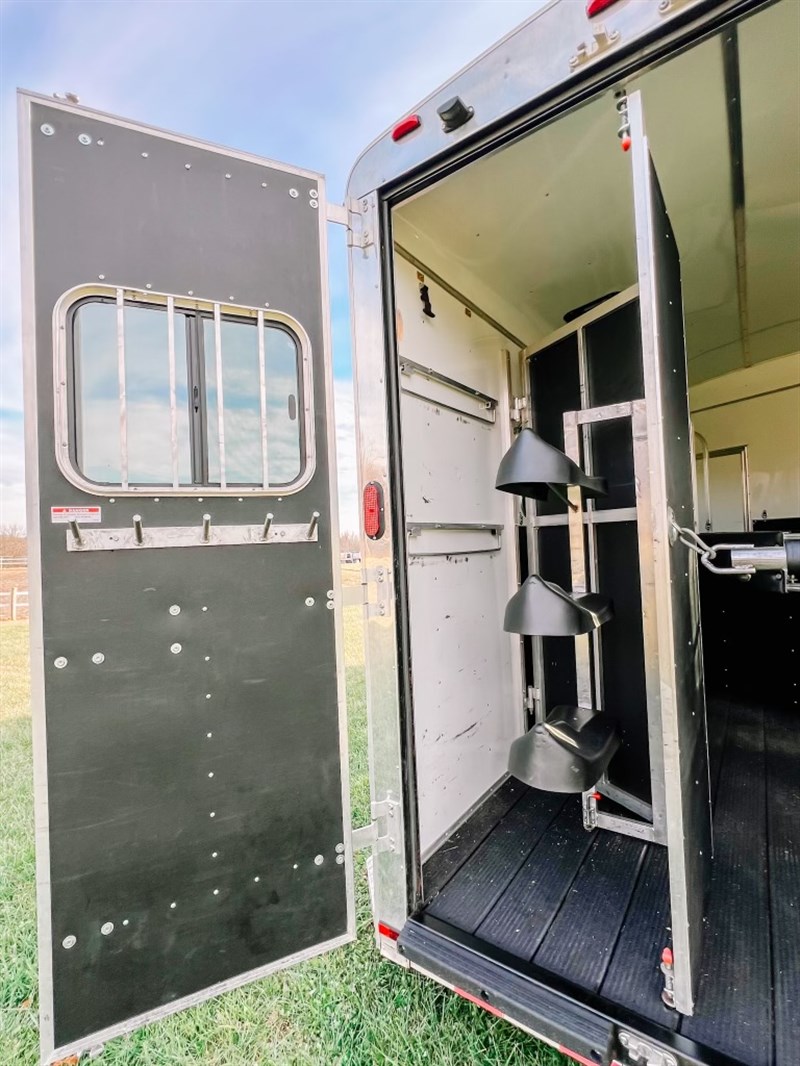 2015 Homesteader Stallion 3 horse 10'LQ