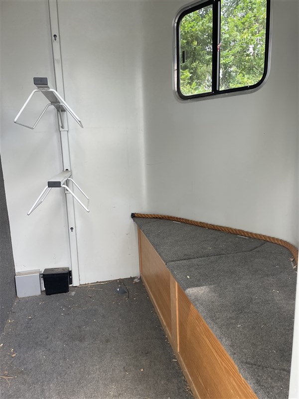 2003 Hawk 2 HORSE STRAIGHT LOAD ELITE BUMPER PULL