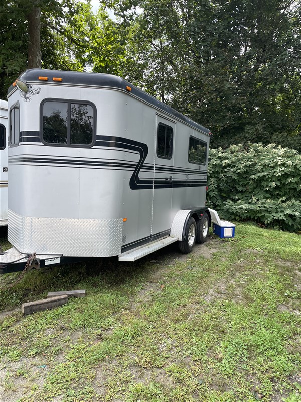 2003 Hawk 2 HORSE STRAIGHT LOAD ELITE BUMPER PULL