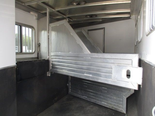 2006 Featherlite 8581 3H 12’ SW LQ, Mangers