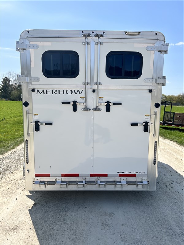 2023 Merhow 2 Horse Straight-Load with Dressing Room