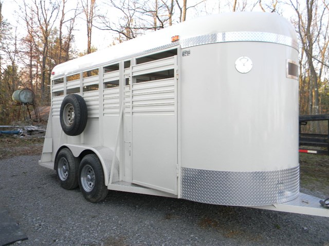 2004 Bonanza 16' Stock Trailer