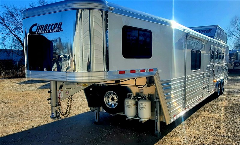 2020 Cimarron 4H Side Load 14' Outlaw LQ, Hay Pod, Ramp, Gen.
