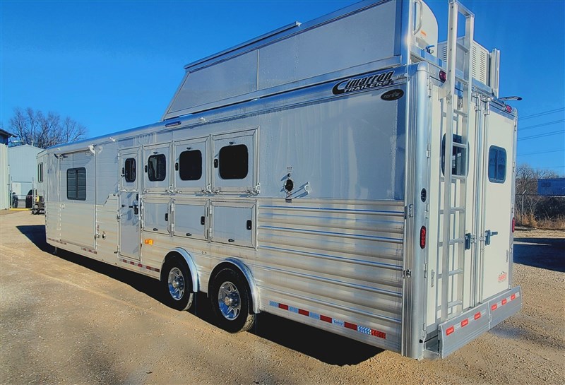 2020 Cimarron 4H Side Load 14' Outlaw LQ, Hay Pod, Ramp, Gen.