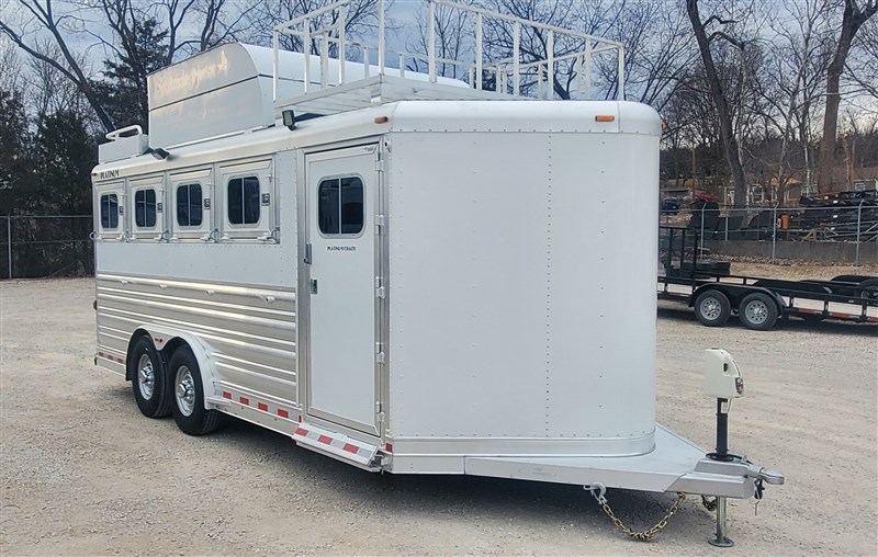 2011 Platinum 4H BP Electric Jack, Mangers, Hay Pod, Drops F&B