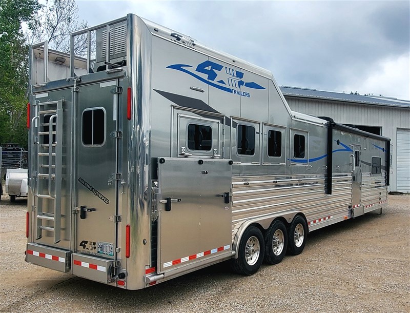 2020 4 Star 4H, 20' Trail Boss LQ, LOADED! Int. Hay Pod