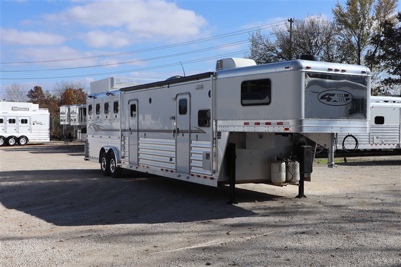 2007 4 Star 4H 16' LQ, 2 Bunkbeds, Vanity, Generator, Hayrack