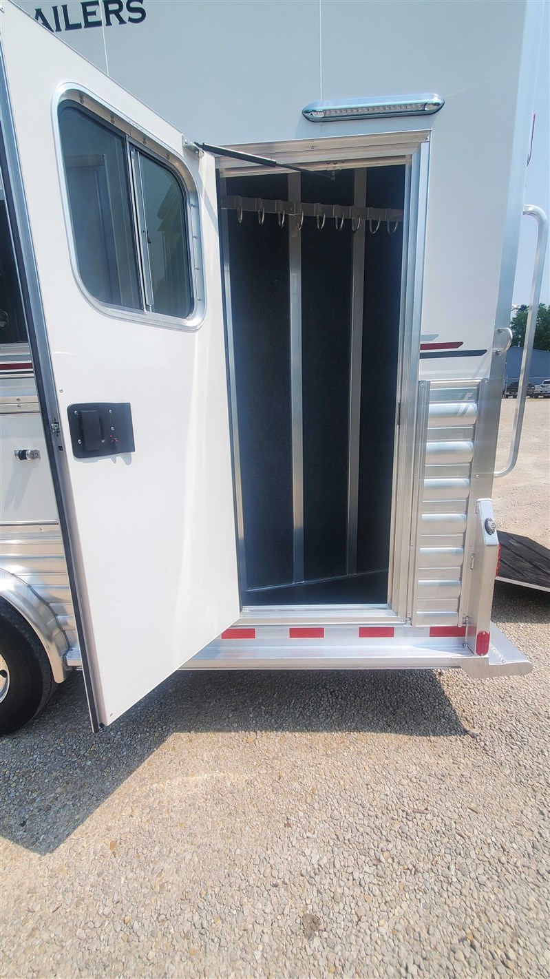 2026 4 Star 6H, Trainer Trainer Deluxe, WERM floor, Int. Pod