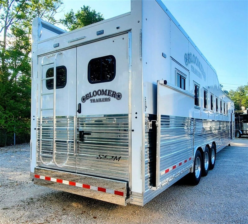 2026 Bloomer 8 Horse, Trainer Trailer, Air Ride, Integrated Pod