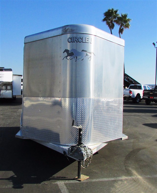 2014 Circle J Runabout 3 Horse front tack