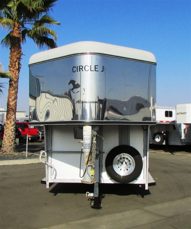 2005 Circle J 3 horse with double front tack