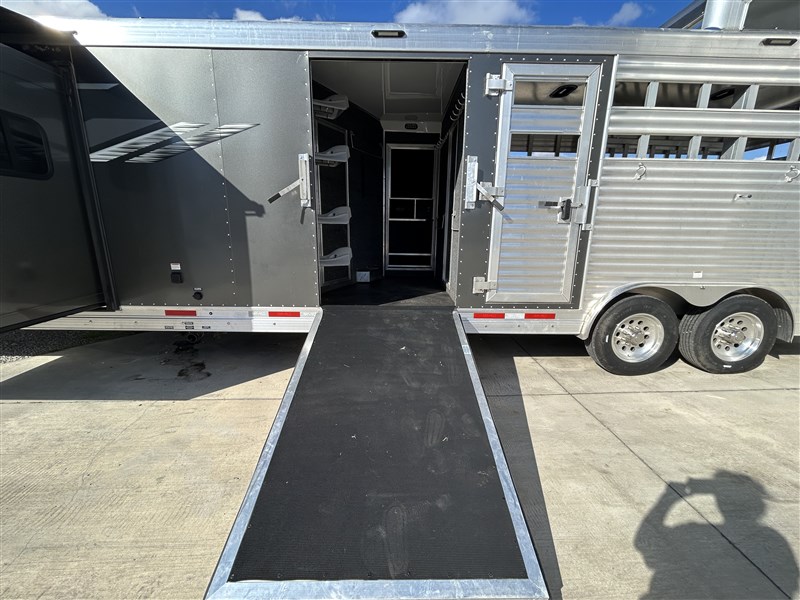 2021 SMC Laramie, Hayrack, Rear Ramp, 13ft LQ, 15ft stock