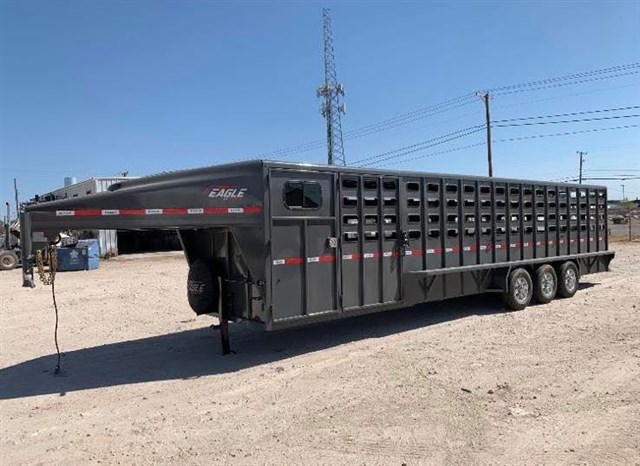 2020 Maxxim Industries Eagle 32' Stock Trailer with Tack Room (28+4)