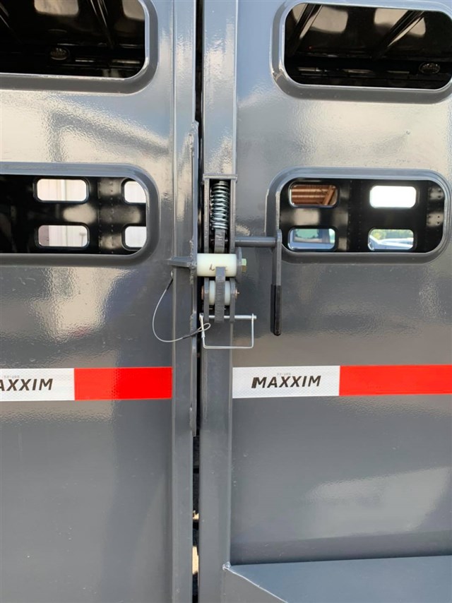 2020 Maxxim Industries Eagle 32' Stock Trailer with Tack Room (28+4)