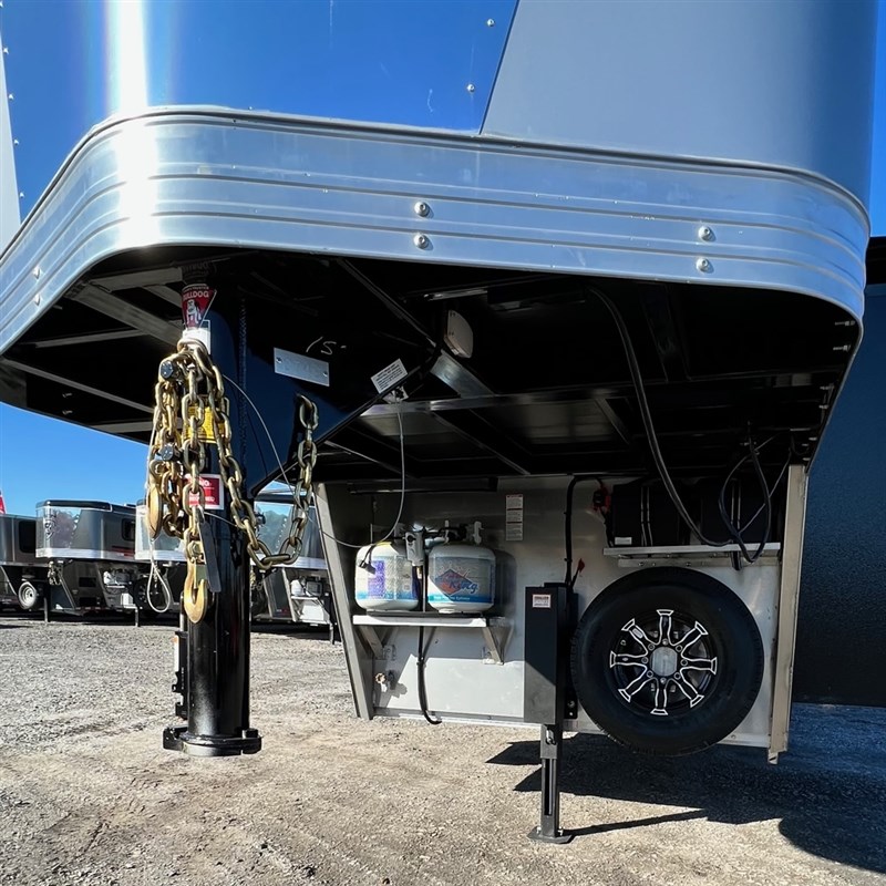 2022 Bison SV7311.S Silverado Living Quarters Horse Trailer