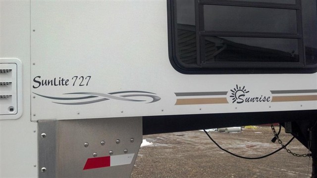 2005 Sundowner Sunlite 727 3H w/6' LQ