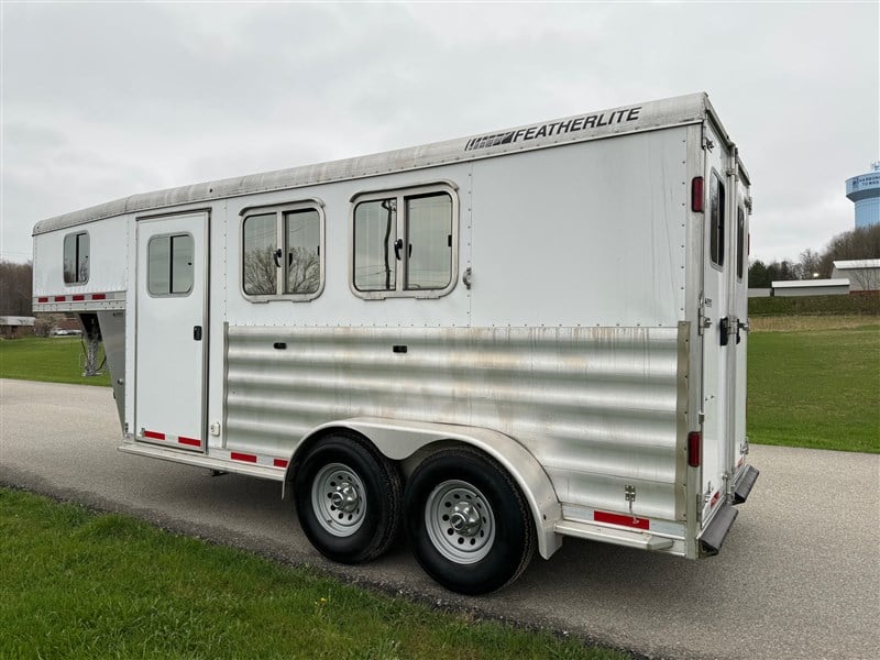 2013 Featherlite 2 HORSE SLANT GOOSENECK