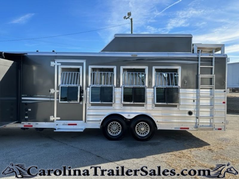 2021 Merhow 4H, 16' LQ, Dinette & Couch, Hay Pod, Generator