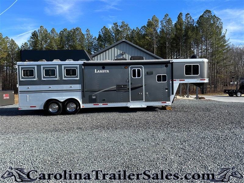 2013 Lakota 3H, 11' LQ, Onboard Gen. Hay Rack, Escape Door