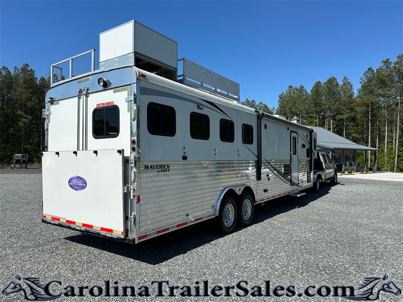 2014 Hoosier 4H 15' LQ, Slide, Hay Rack, Generator