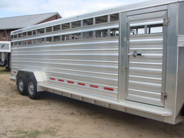 2017 Featherlite 8127 - 24' Livestock