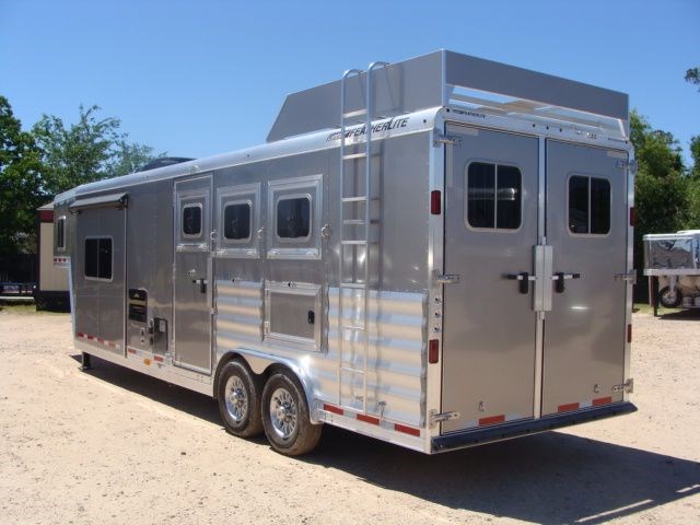 2017 Featherlite 9821 3H LQ