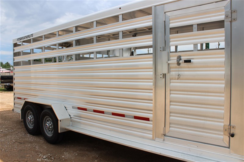 2022 Featherlite 8117 - 20' Livestock