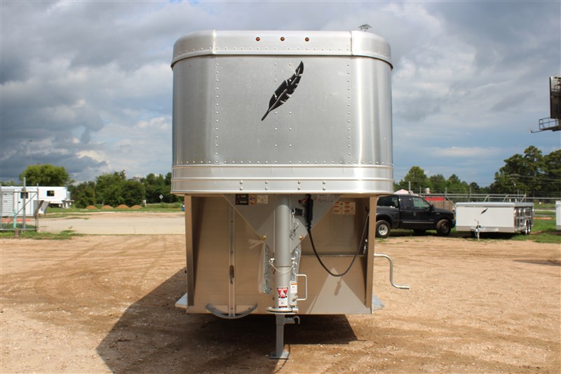 2022 Featherlite 8117 - 20' Livestock