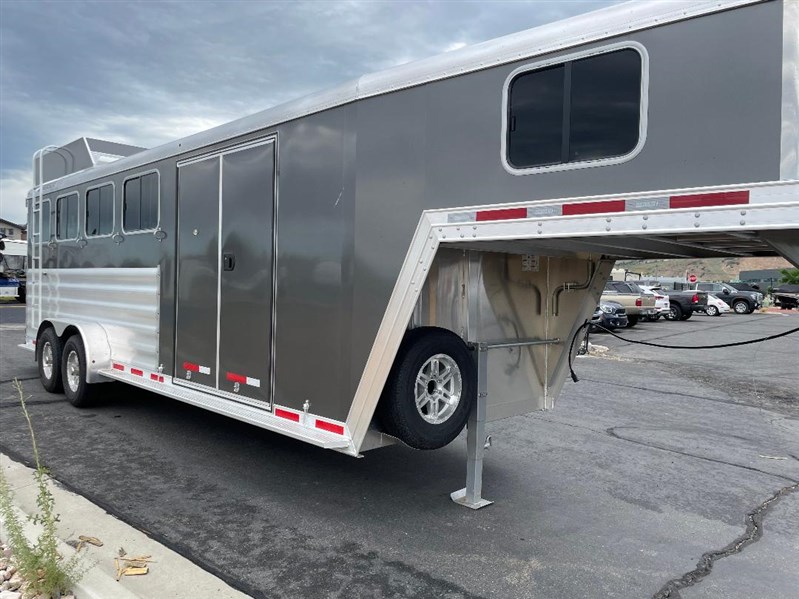 2024 Featherlite 9600-24'