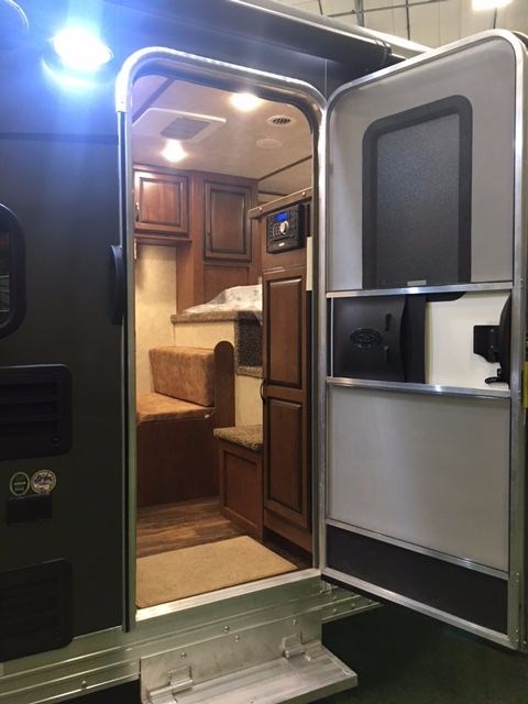 2018 BISON COACH LAREDO 8208LD