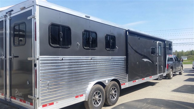 2018 BISON COACH LAREDO 8313LDGB