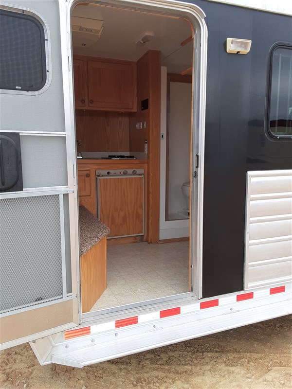 2009 Kiefer 3 Horse w/Collapsible Rear Tack, 4' Short Wall