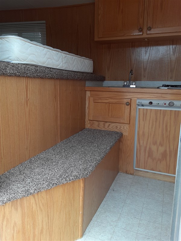 2009 Kiefer 3 Horse w/Collapsible Rear Tack, 4' Short Wall