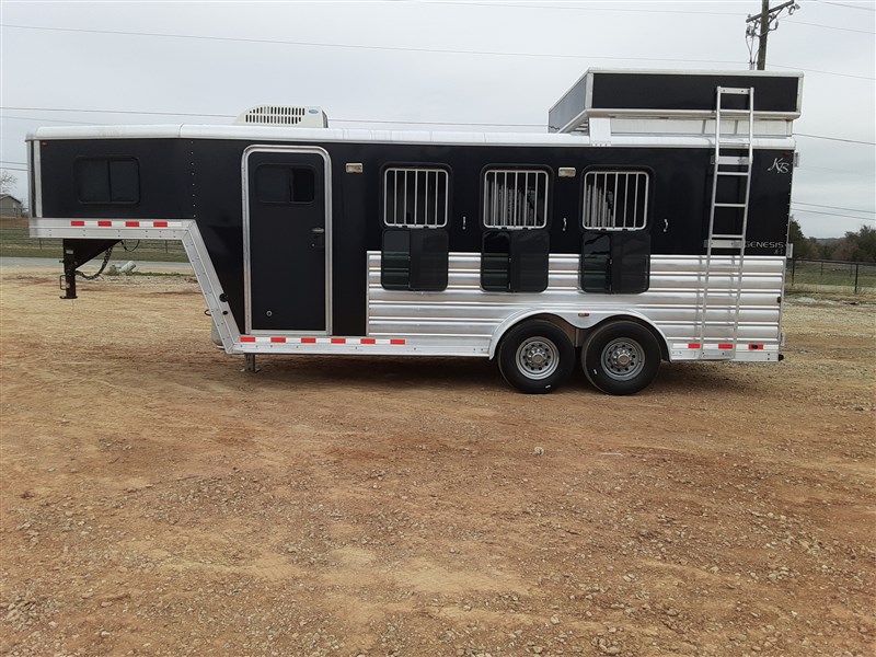 2009 Kiefer 3 Horse w/Collapsible Rear Tack, 4' Short Wall