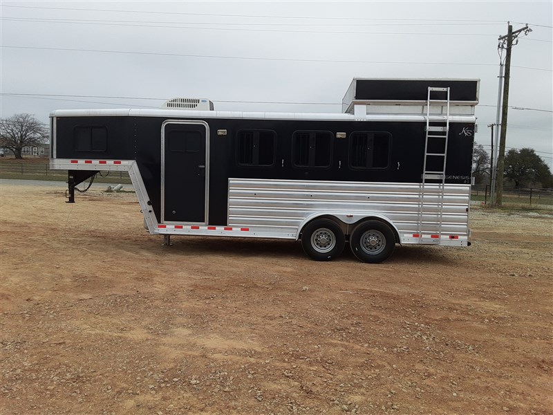 2009 Kiefer 3 Horse w/Collapsible Rear Tack, 4' Short Wall