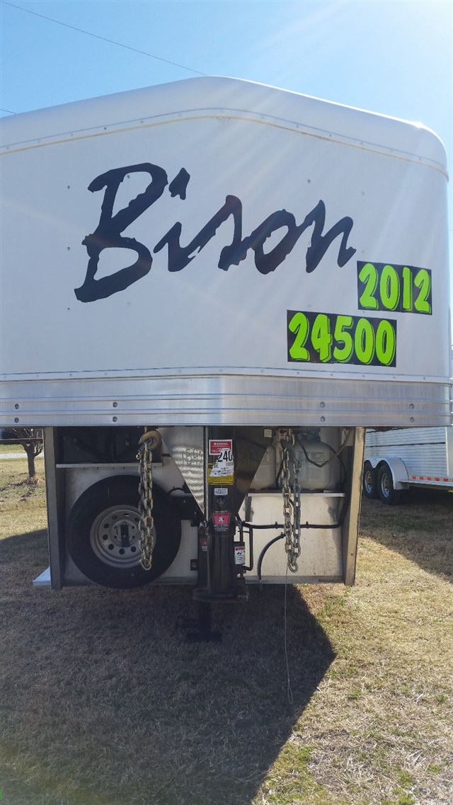 2012 Bison Stratus LT, ALL ALUMINUM full living quarter STRATUS 3 HORSE