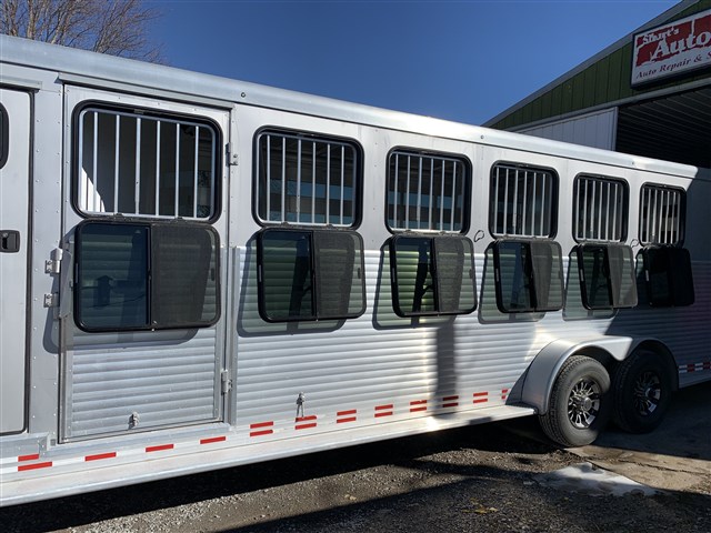2016 SUNDOWNER 6 HORSE LIKE NEW SUPER SPORT, RAMP, ALL ALUMINUM, STUDWALL,