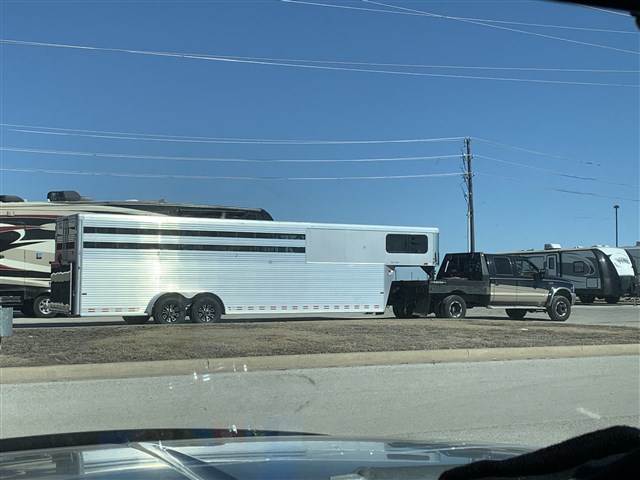2016 SUNDOWNER 6 HORSE LIKE NEW SUPER SPORT, RAMP, ALL ALUMINUM, STUDWALL,