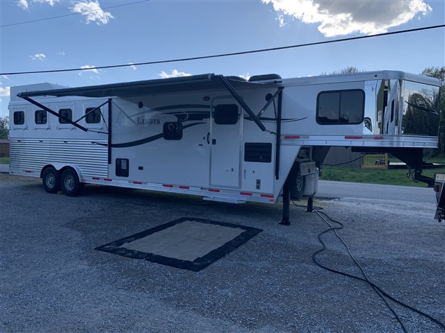 2015 LAKOTA 4 HORSE, LP GENERATOR, HAY RACK, RAMP 8411, ALL ALUMINUM ...