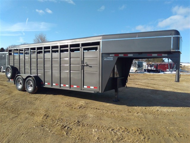 2021 S & S Trailers 20' Gooseneck Stock Trailer