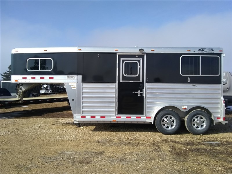 2015 4 Star 2 Horse Straight Load-Deluxe Model