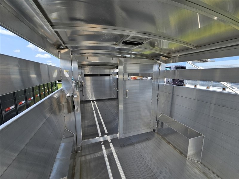 2025 Hillsboro Endura 26' Livestock Trailer