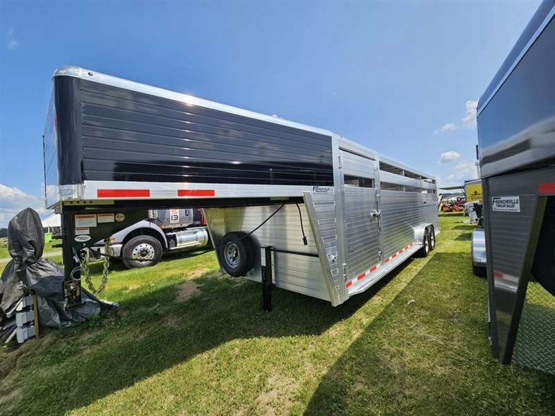 2025 Hillsboro Endura 26' Livestock Trailer