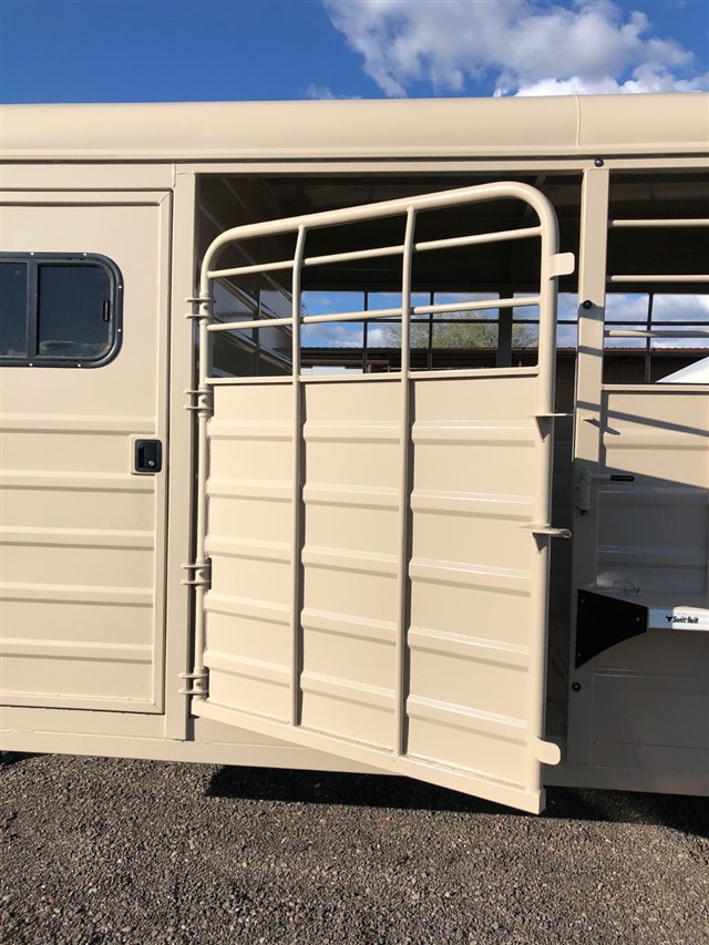 2020 Swift Built 24' with double tack doors 6 saddle racks