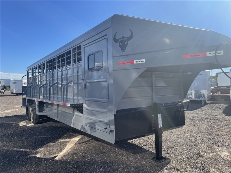 2023 Swift Built 26ft double tack door 4' tack room 5 foot sides