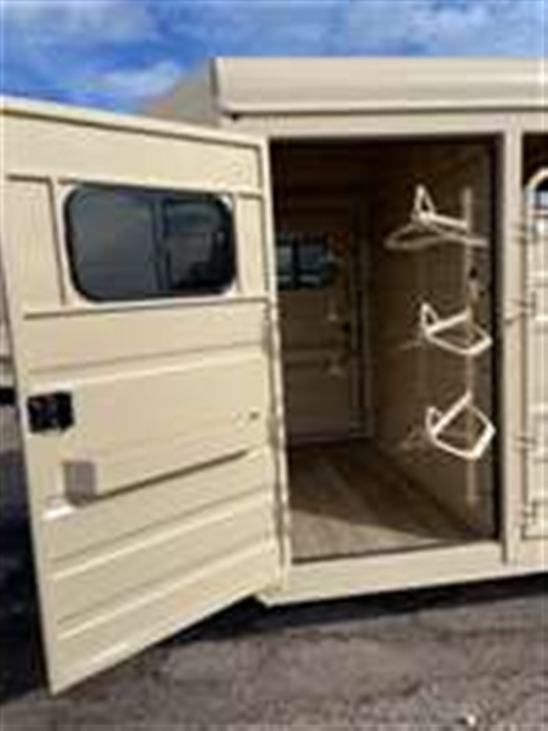 2023 Swift Built 24' double tack w/ 5' sides