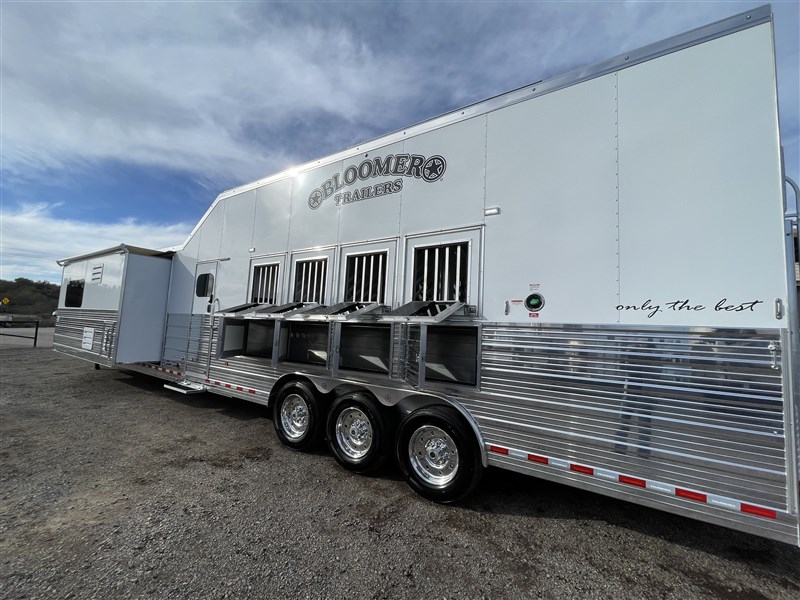 2023 Bloomer 23' LQ by Outlaw Conversions 12' slide out w/ Loft