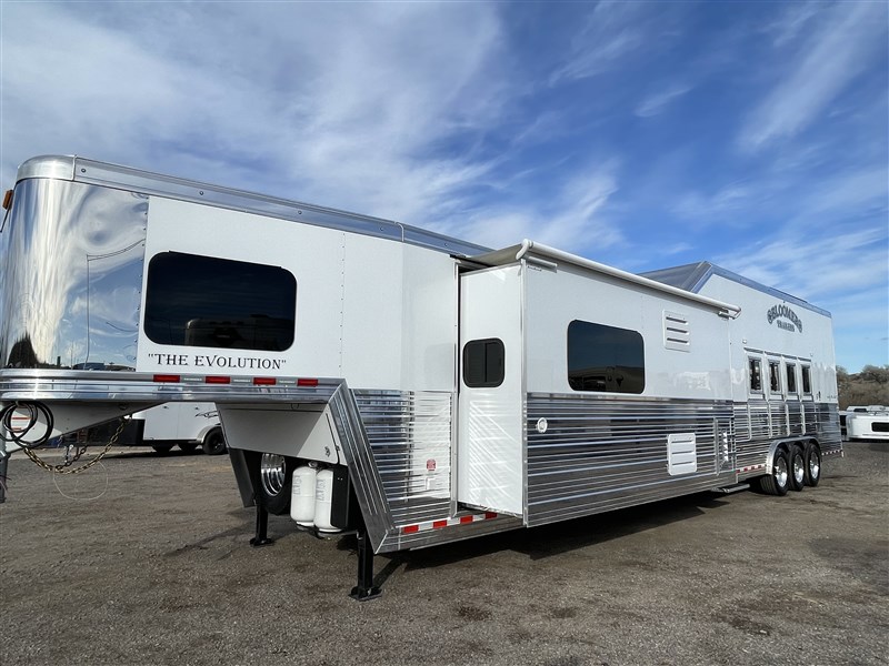 2023 Bloomer 23' LQ by Outlaw Conversions 12' slide out w/ Loft